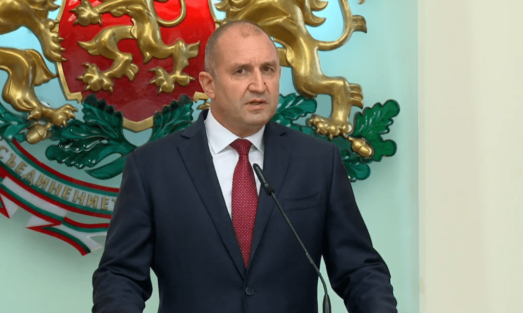 РАДЕВ ПП ИЗЛЪГАХА ПЪРВО МЕН А СЛЕД ТОВА И ВСИЧКИ